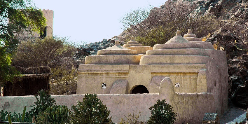 Al Bidyah Mosque Fujairah: UAE’s Iconic Historic Landmark - TripXL