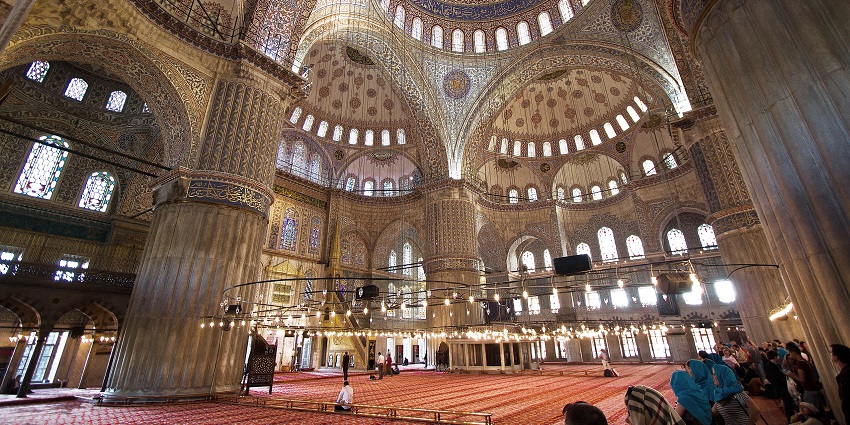 10 Famous Mosques: Top Islamic Landmarks & Prayer Spaces - TripXL